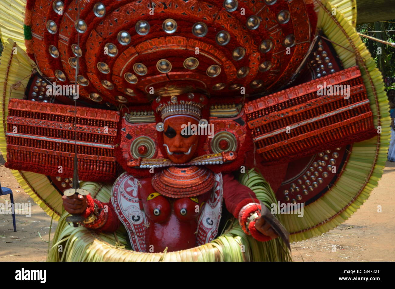 Theyyam mask hi-res stock photography and images - Alamy