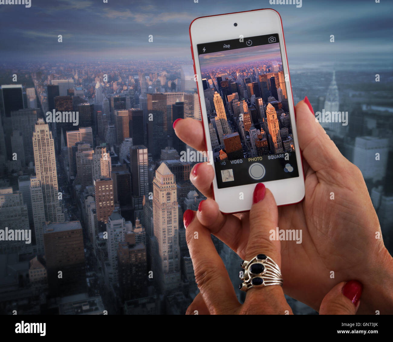 Ipod iphone new hi-res stock photography and images - Alamy