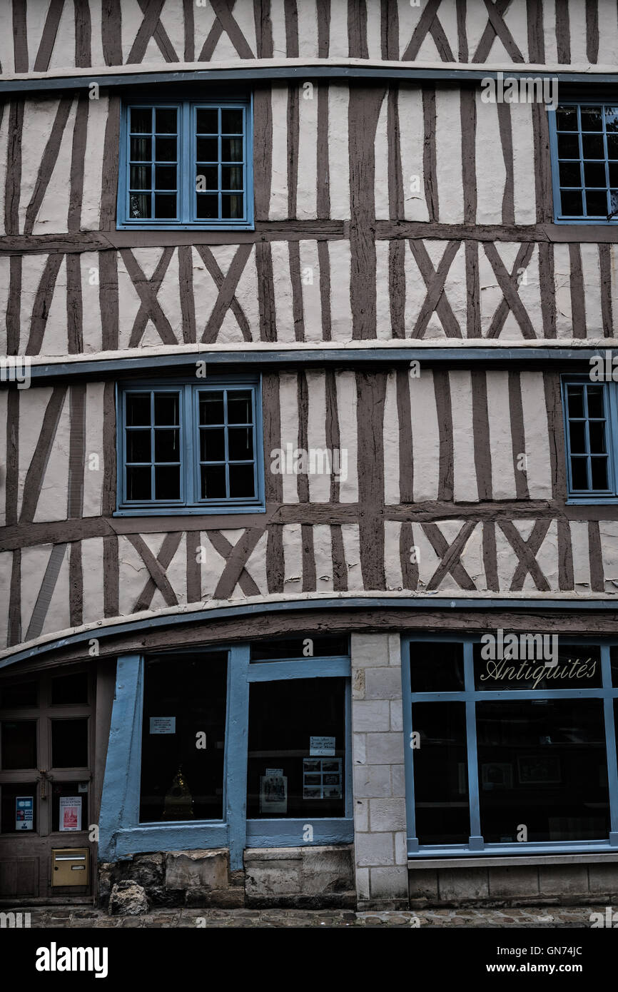 Straight crooked hi-res stock photography and images - Alamy