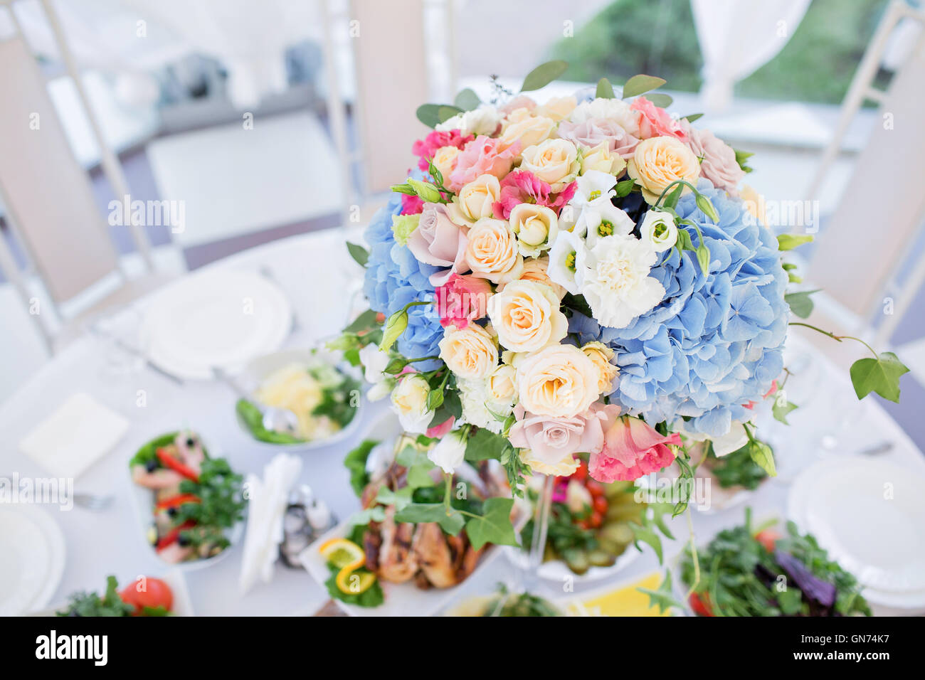 Banquet tables served guests hi-res stock photography and images - Alamy