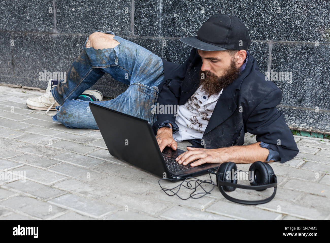 Vagrant with computer Stock Photo - Alamy