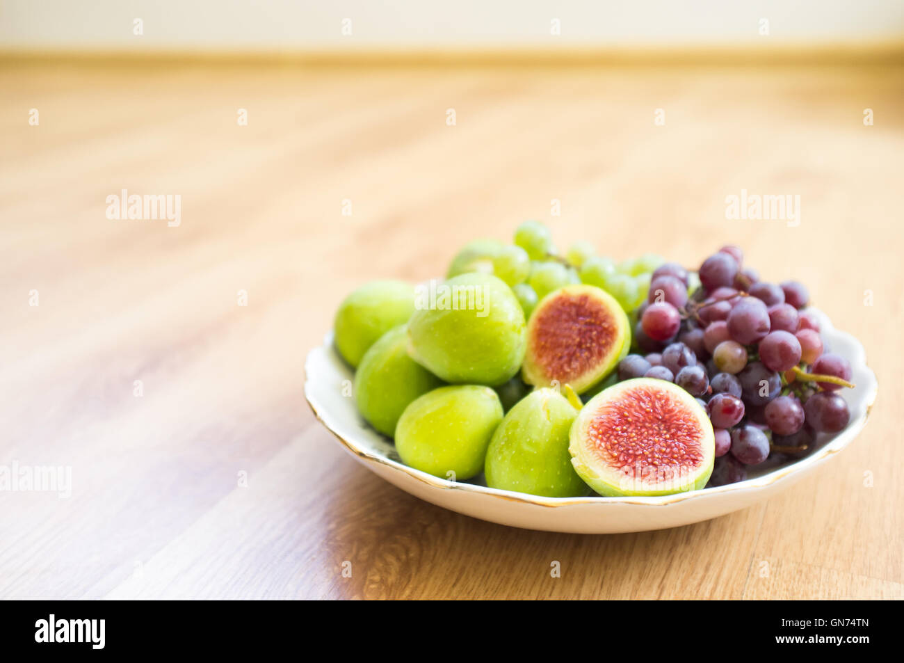 Fresh figs and grape Stock Photo - Alamy