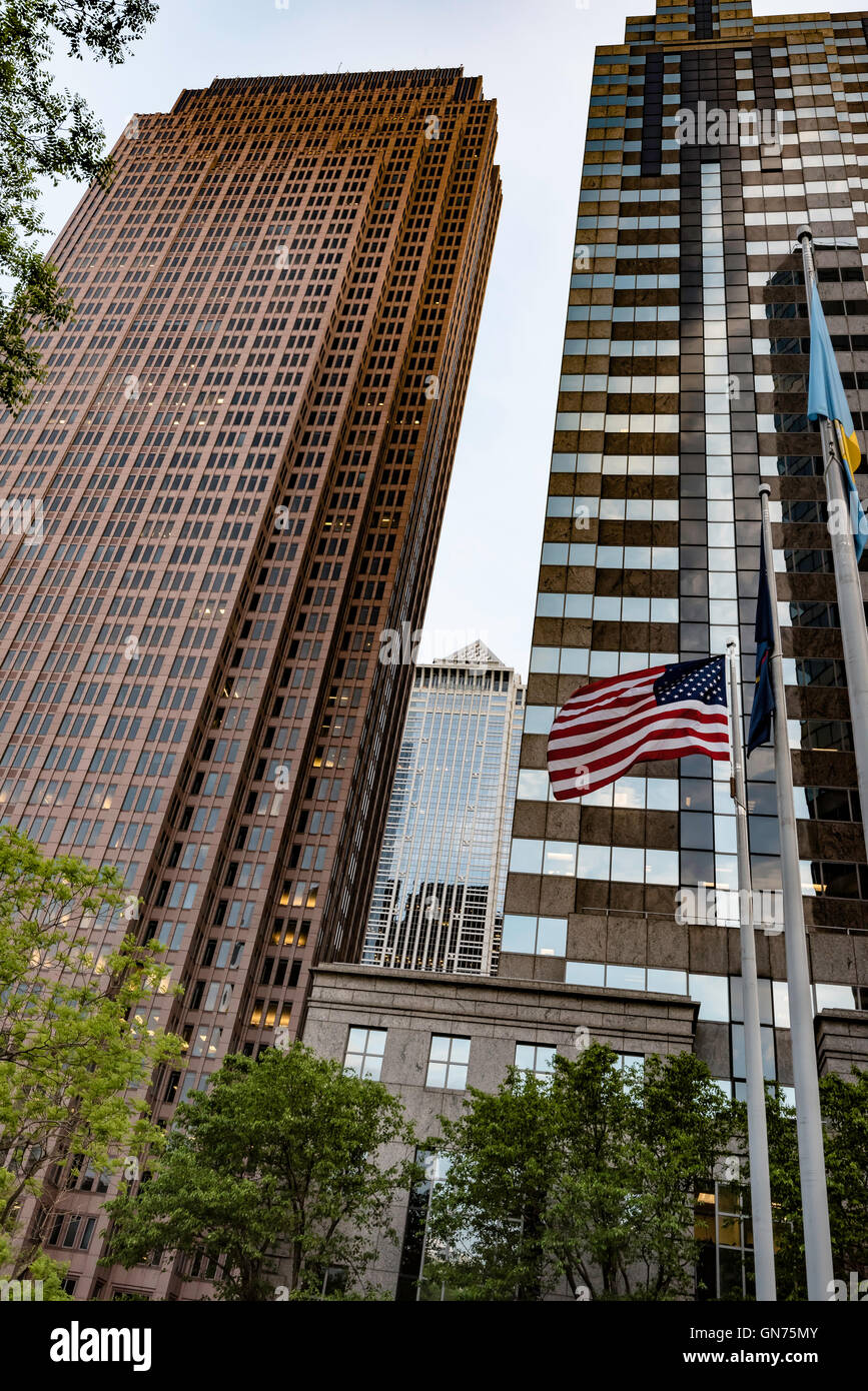 Philadelphia glass buildings hi-res stock photography and images - Alamy