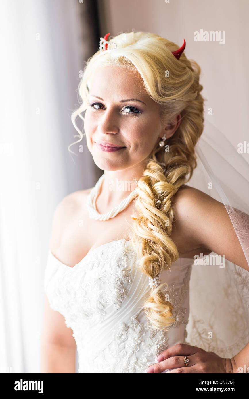 Bride with horns of the devil for Halloween Stock Photo - Alamy