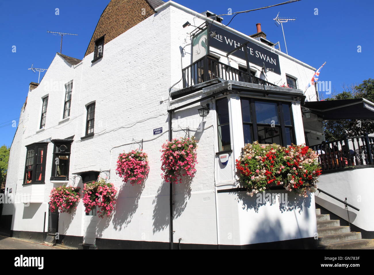 The white swan twickenham hi-res stock photography and images - Alamy