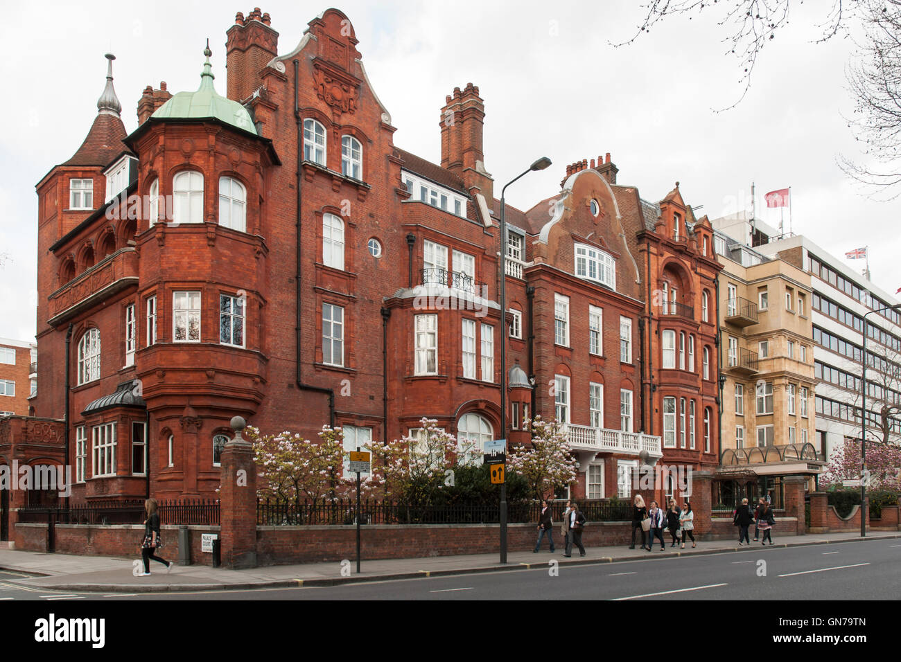South kensington houses hi-res stock photography and images - Alamy