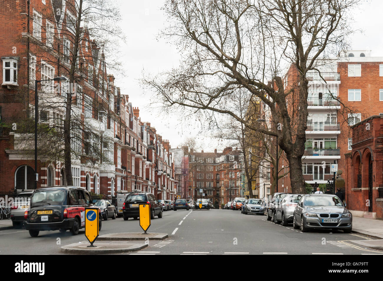 Kensington houses residential street london hi-res stock photography ...