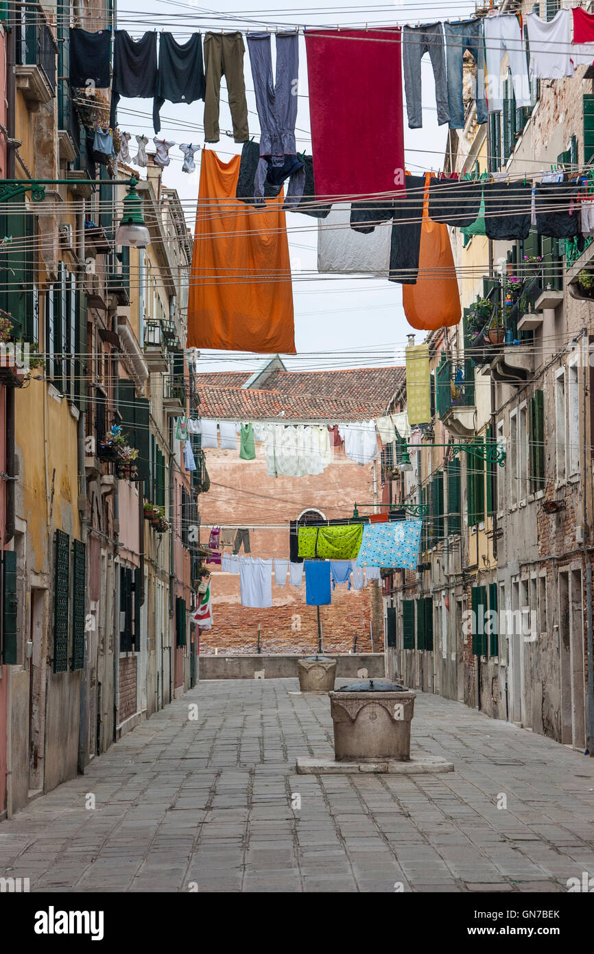Venice, Veneto Italy. Hanging clothes in old alley in Venice Stock ...