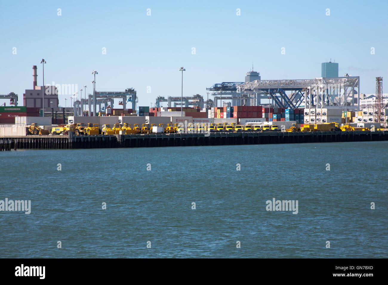 Yellow trucks hi-res stock photography and images - Alamy