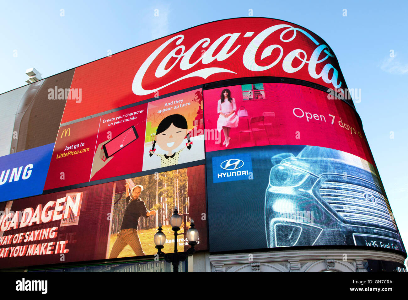 Piccadilly Circus road junction, Neon signs and public space of London ...