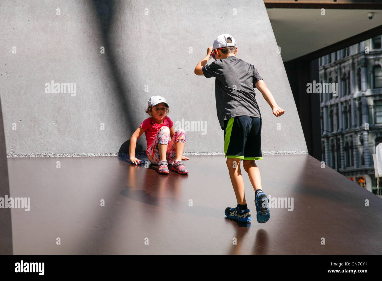 Children playing sculpture hi-res stock photography and images - Alamy