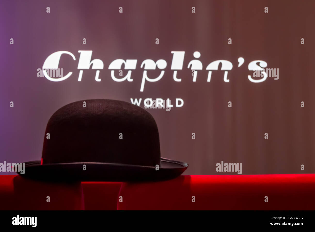 Charlie Chaplin's iconic bowler hat Stock Photo - Alamy