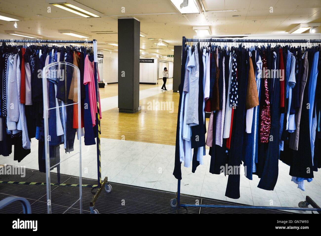 The bhs store in wood green north london hi-res stock photography and ...