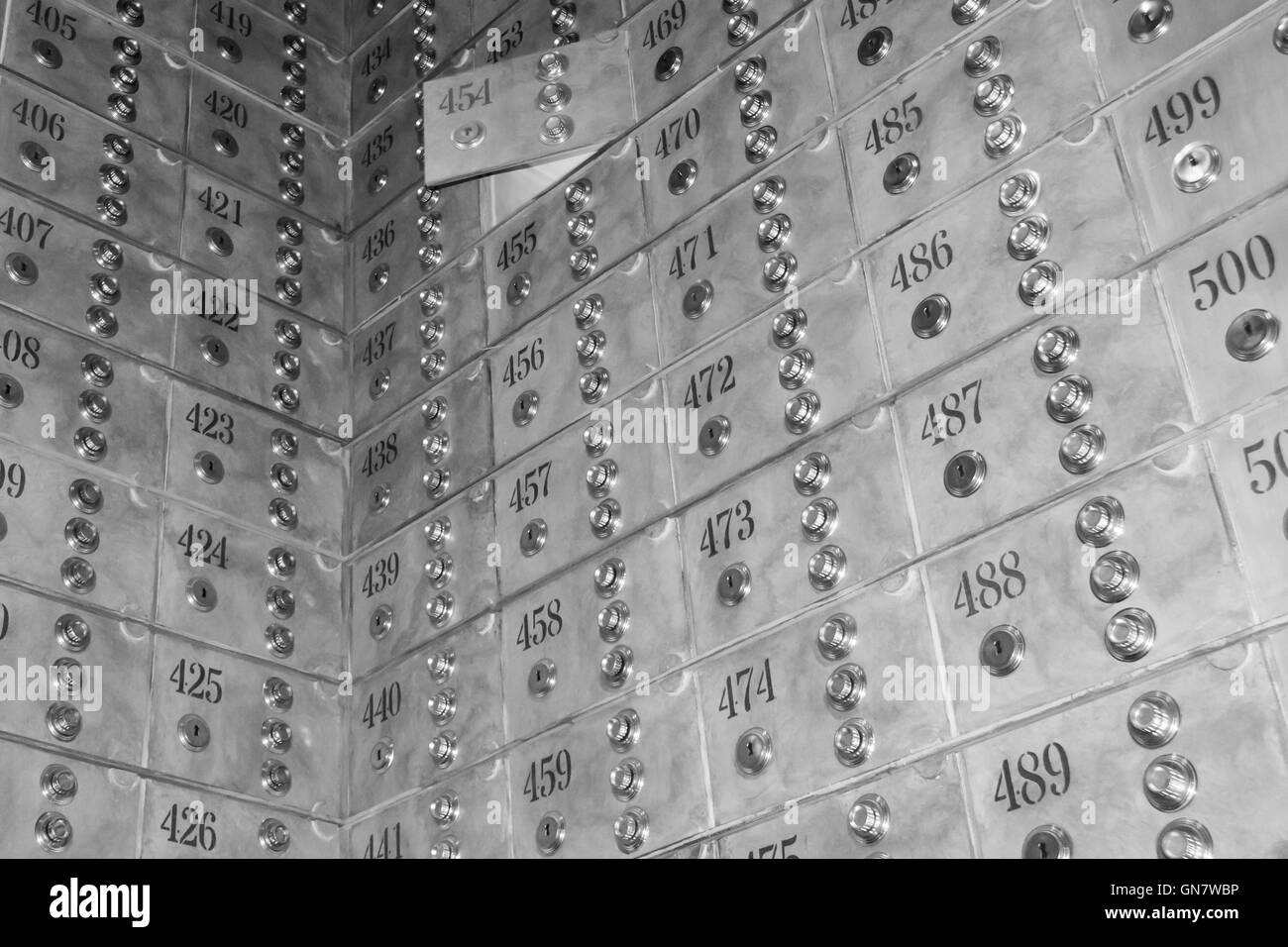 Bank vault hi-res stock photography and images - Alamy