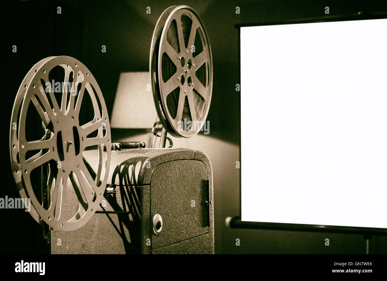 Old projector and screen hi-res stock photography and images - Alamy