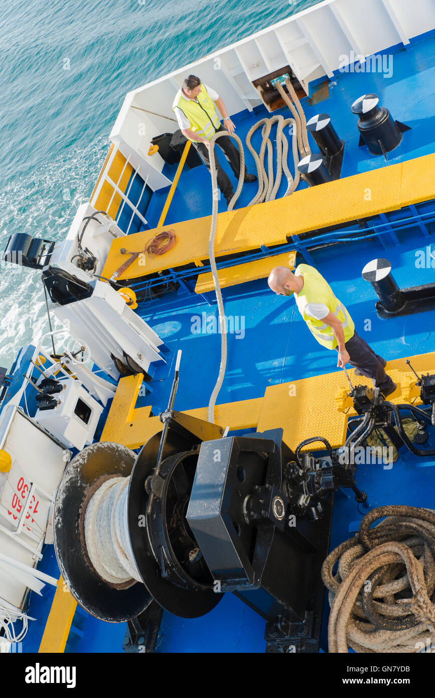 Detail of ropes and tie rods on the deck of the ship Stock Photo - Alamy