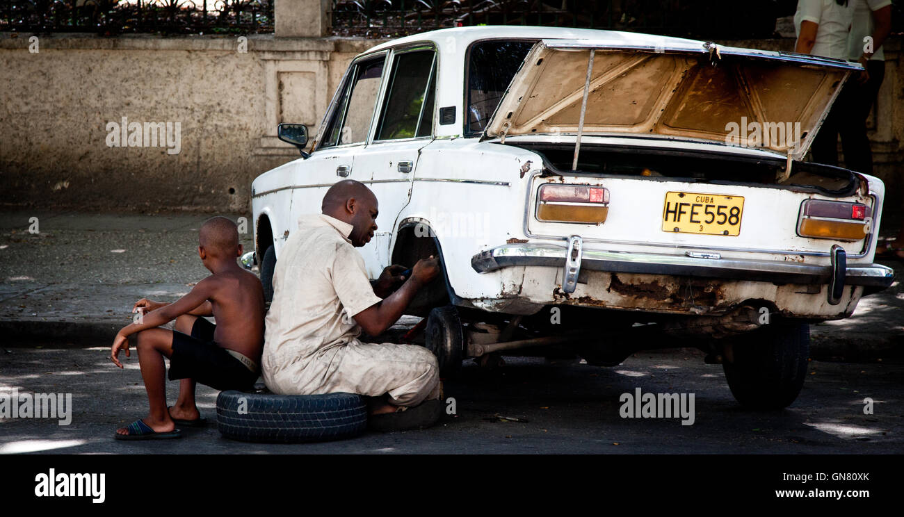 Cuba car mechanic hi-res stock photography and images - Alamy