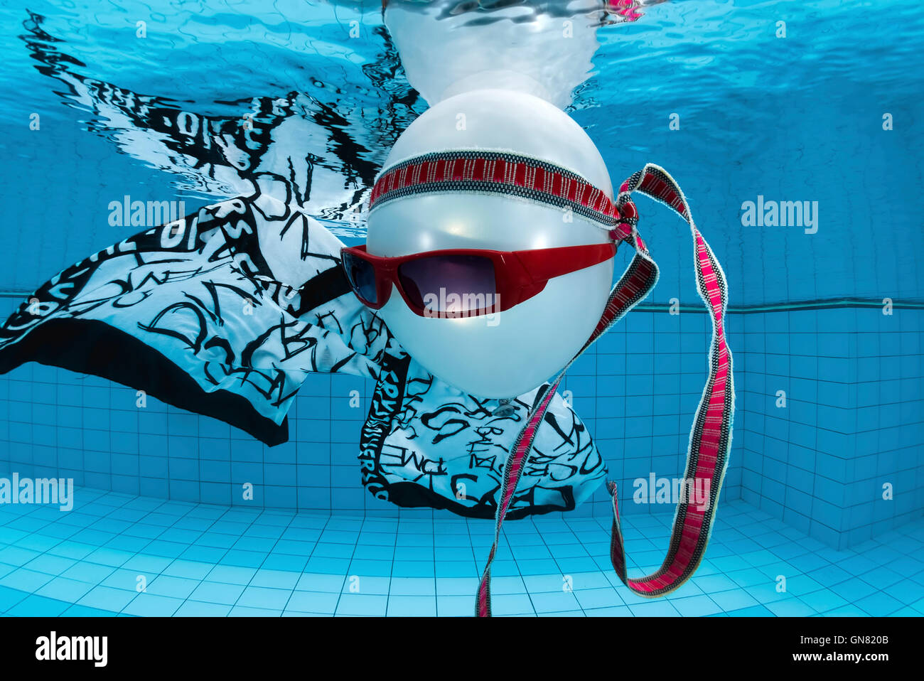 Underwater black white hi-res stock photography and images - Alamy