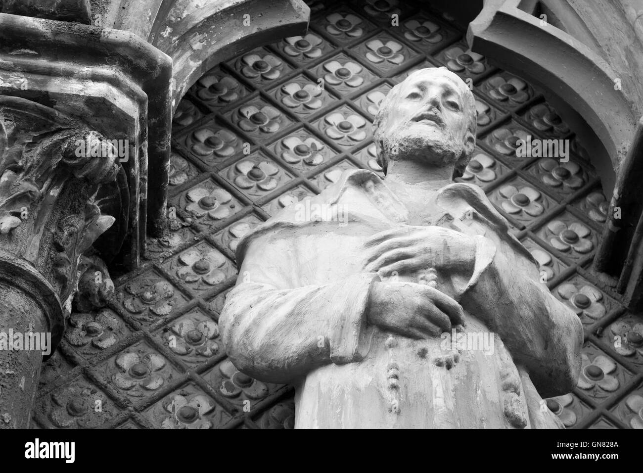 Statue christian monk hi-res stock photography and images - Alamy