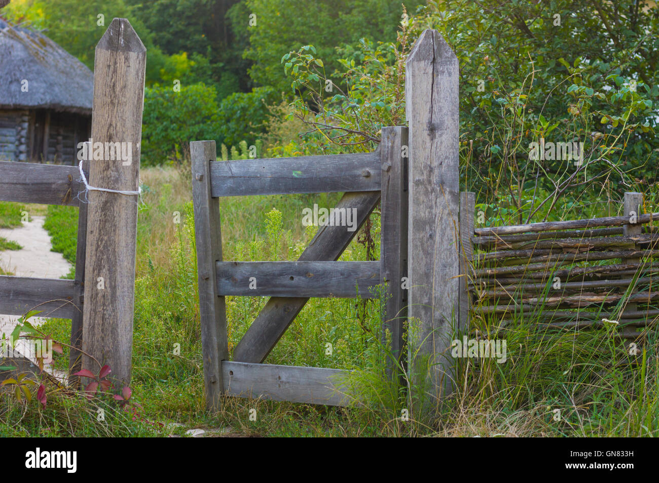 Old rustic wooden gate hi-res stock photography and images - Alamy