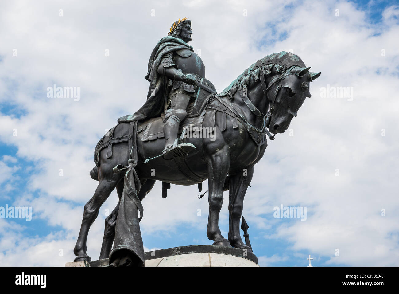 Equestrian statue matthias corvinus matthias hi-res stock photography ...