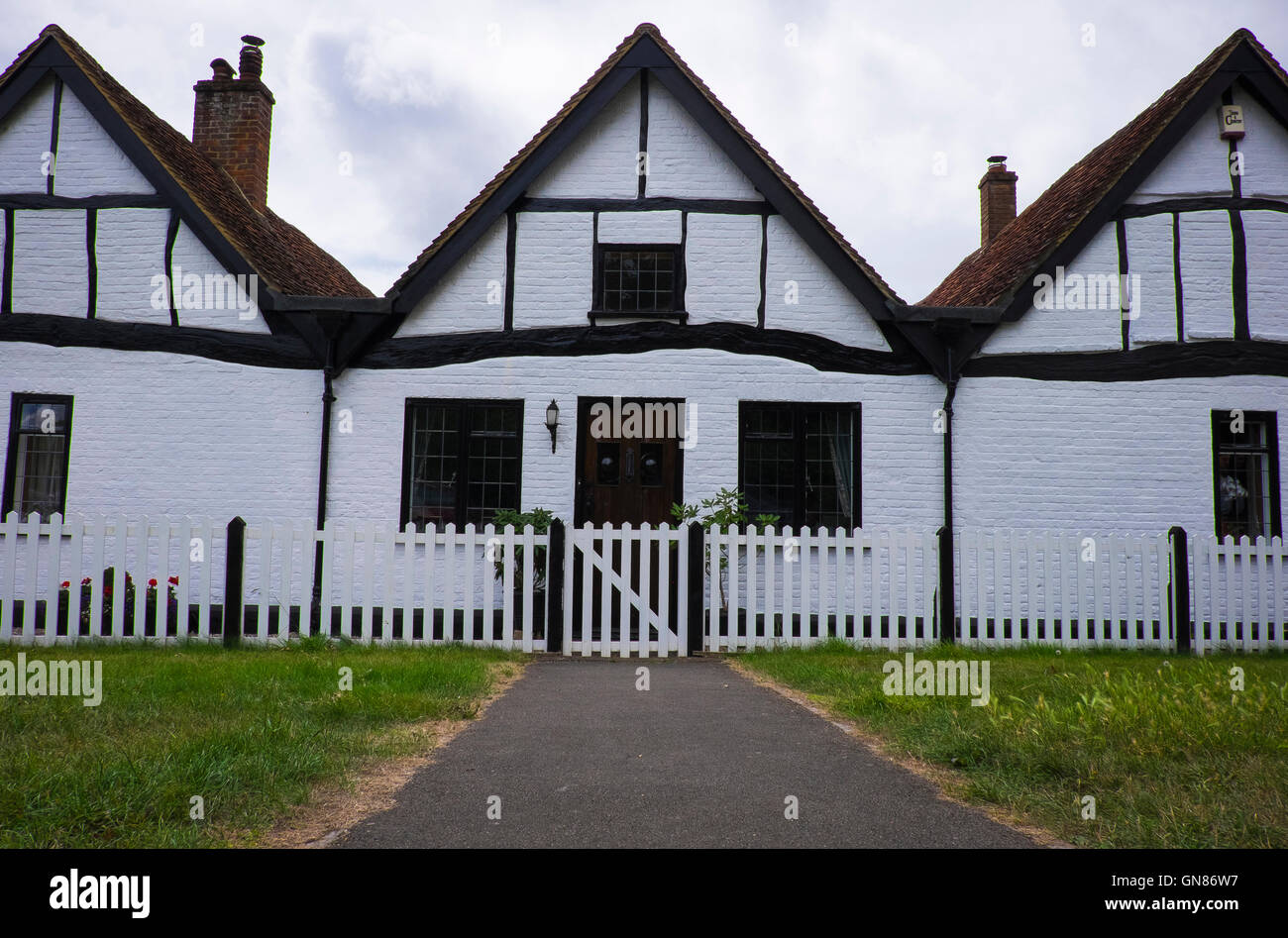 River misbourne old amersham hi-res stock photography and images - Alamy