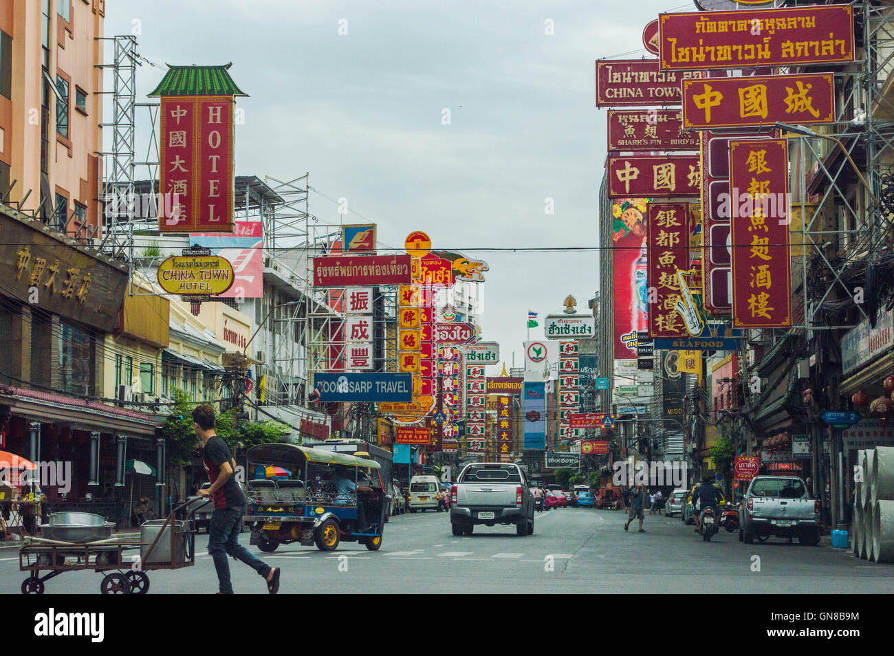Chinese streets hi-res stock photography and images - Alamy