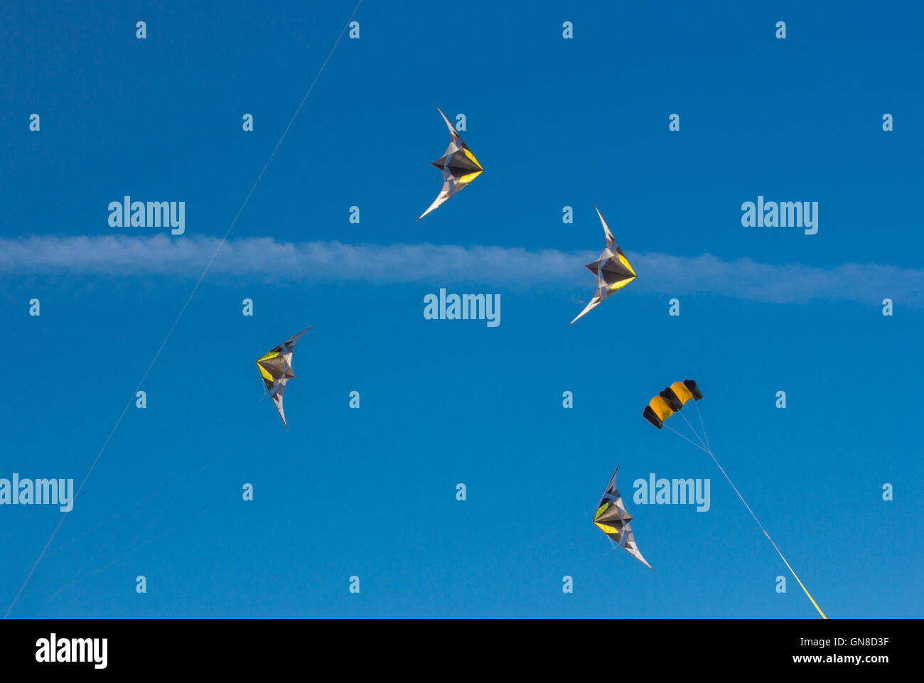 5 kites sky hi-res stock photography and images - Alamy