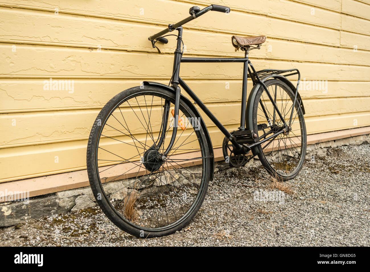 Bicycle railroad hi-res stock photography and images - Alamy