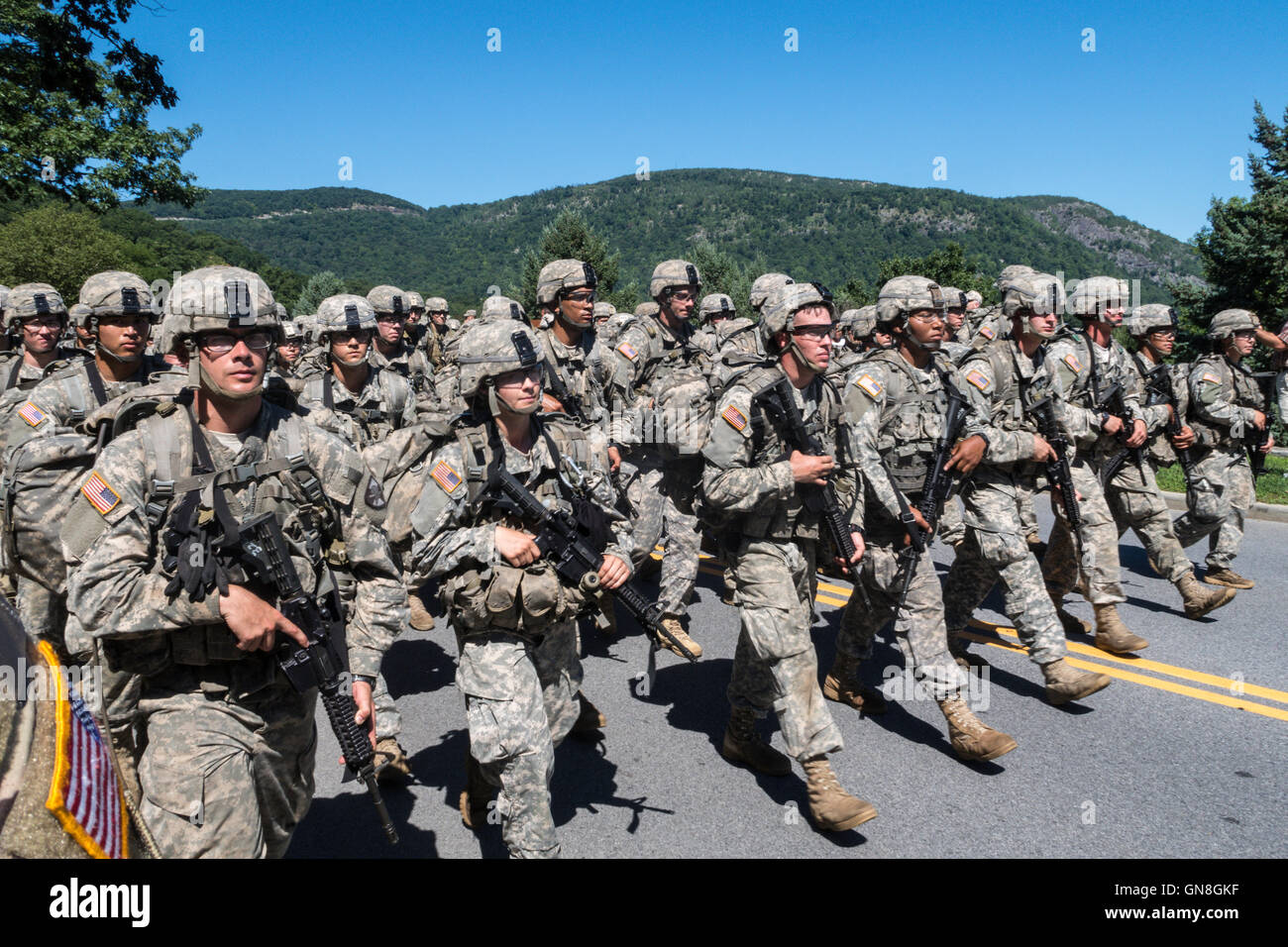 Army soldier military uniform marching in a row walking hi-res stock ...