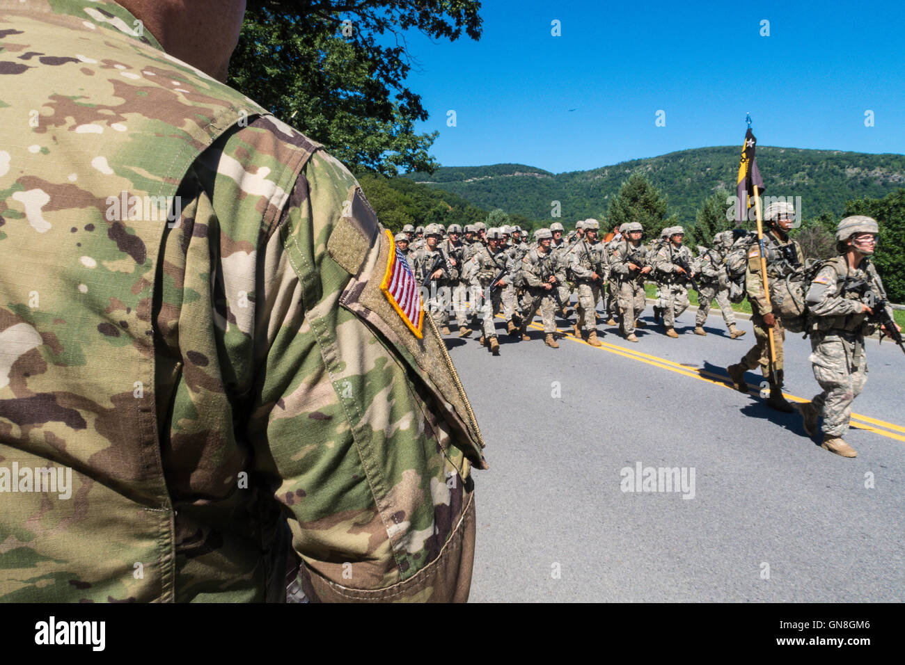 Army soldier military uniform marching in a row walking hi-res stock ...