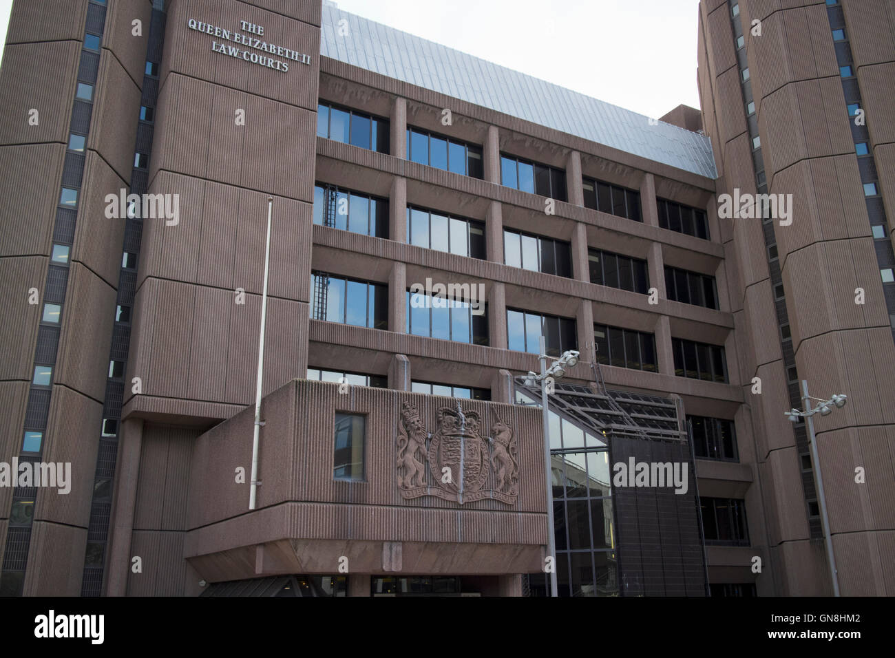 Queen elizabeth ii law courts liverpool hi-res stock photography and ...