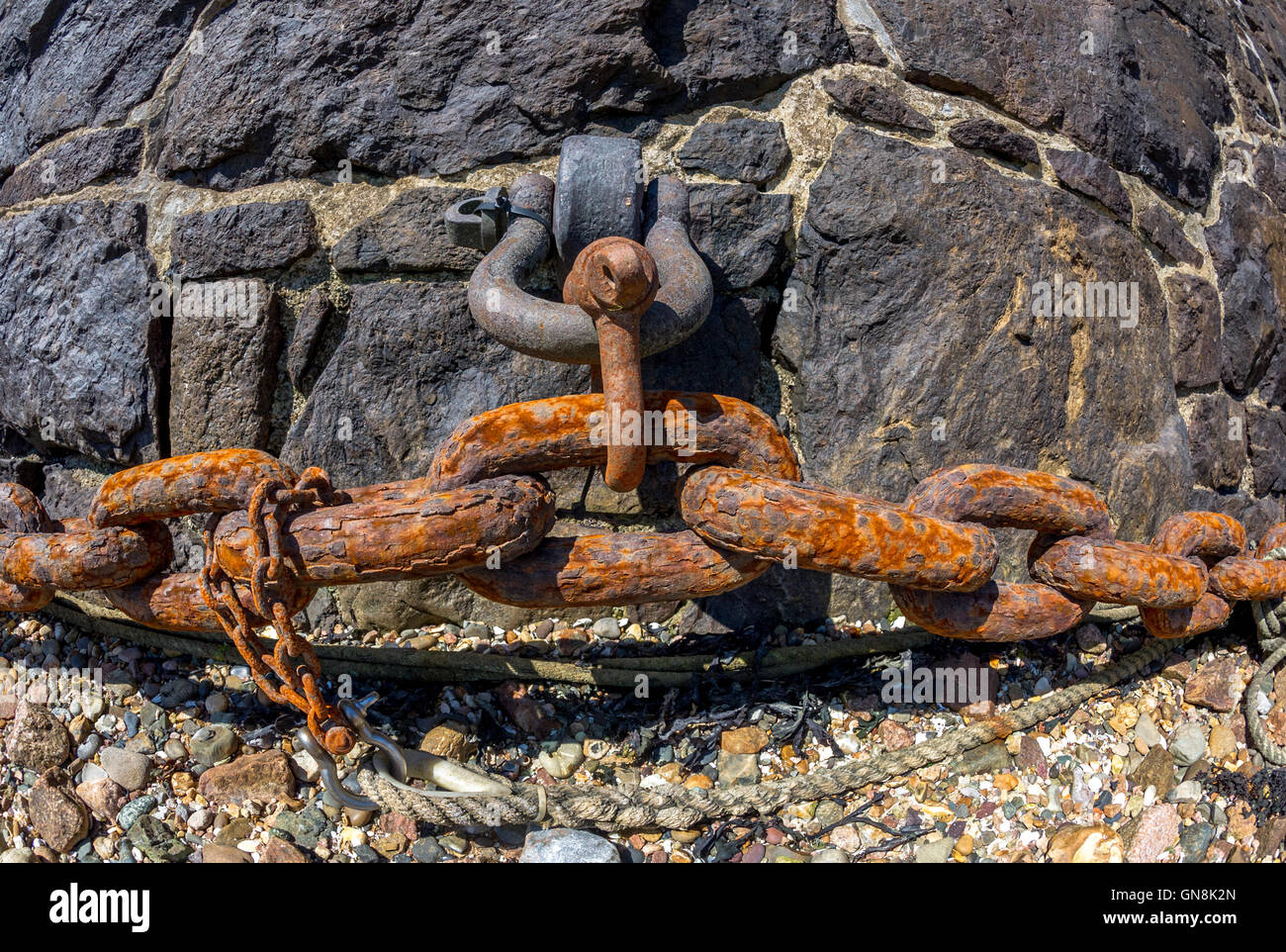 Large chain links hi-res stock photography and images - Alamy