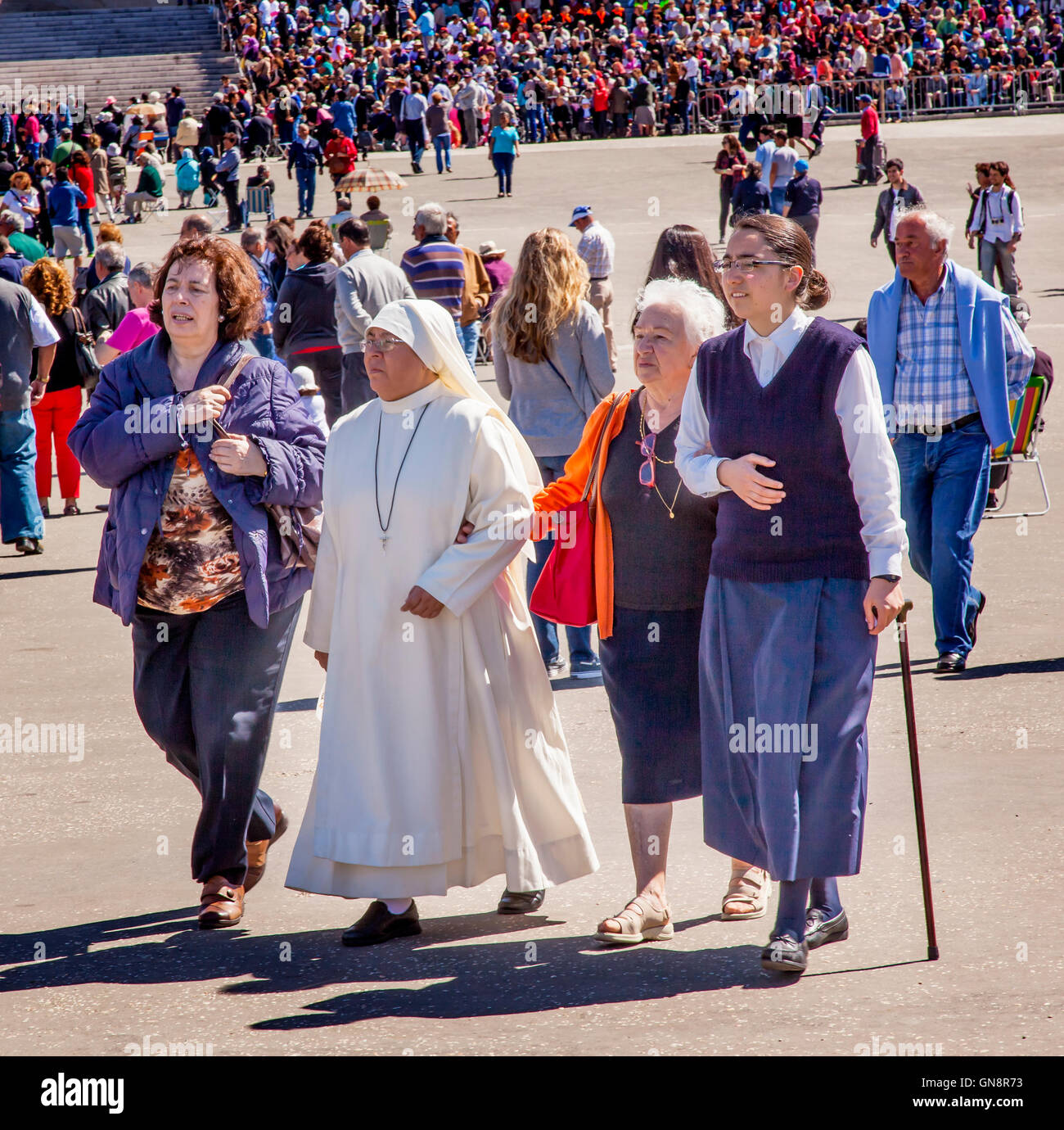 Nuns Believers Pilgrims May 13th Celebration Basilica of Lady of Rosary ...