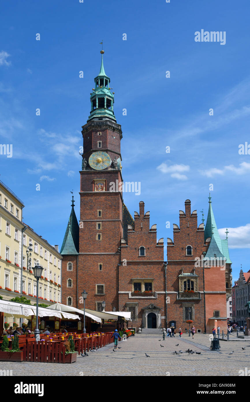 Town Hall on Market Square in the Old Town of Wroclaw in Poland Stock ...