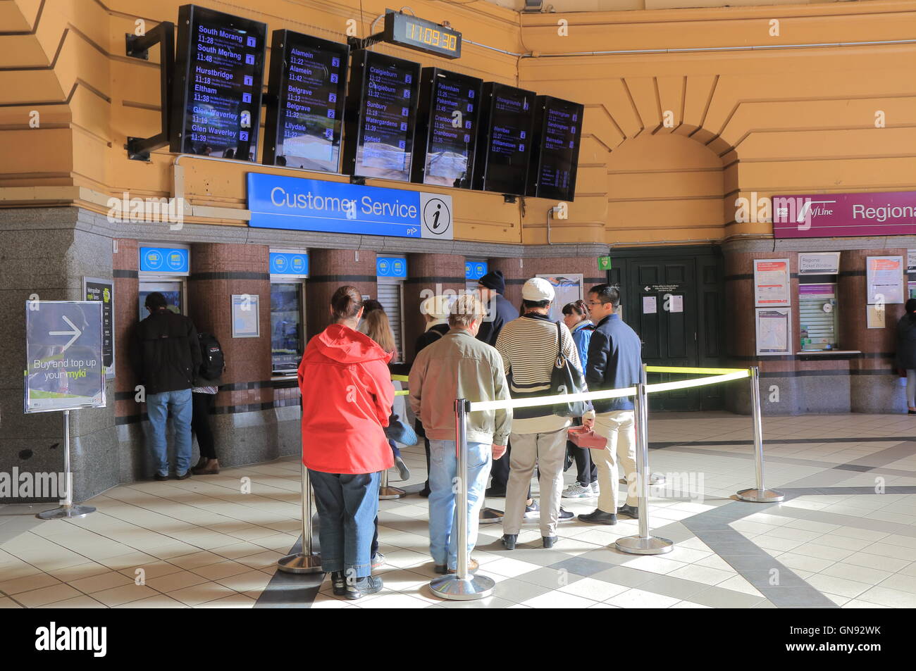 People queue in melbourne hi-res stock photography and images - Alamy