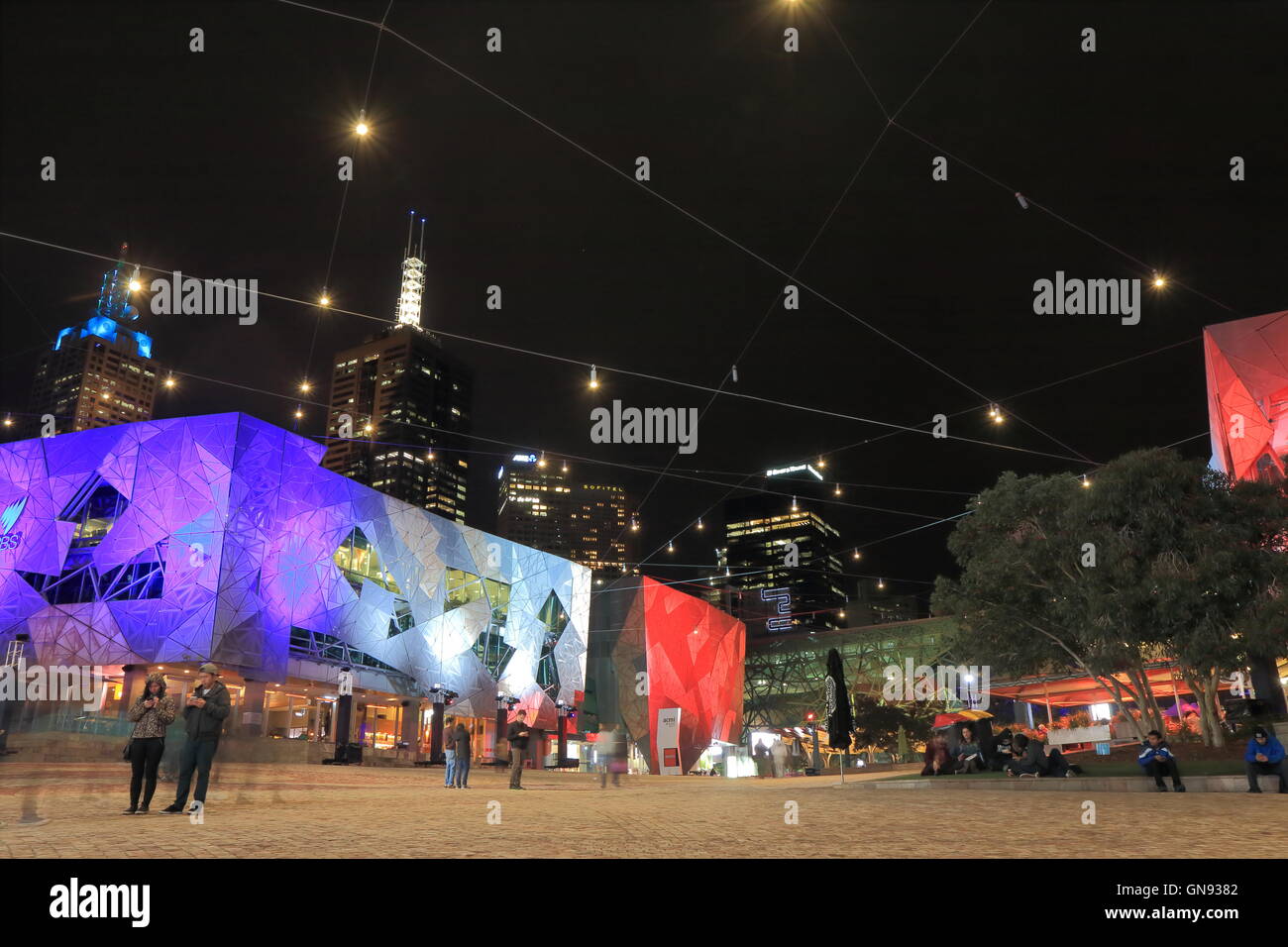 Melbourne square melbourne skyline hi-res stock photography and images ...