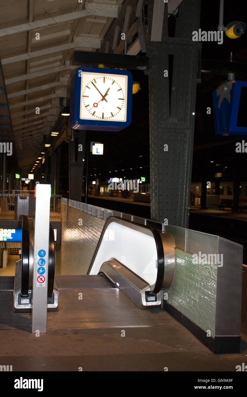 clock at a train station Stock Photo - Alamy