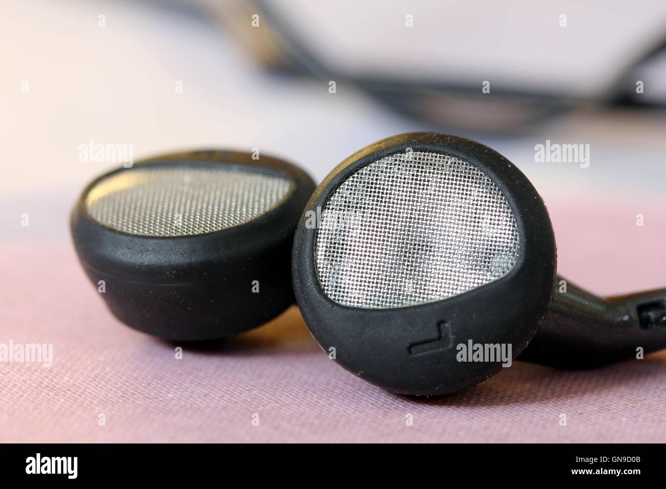 Simple headphones hi-res stock photography and images - Alamy