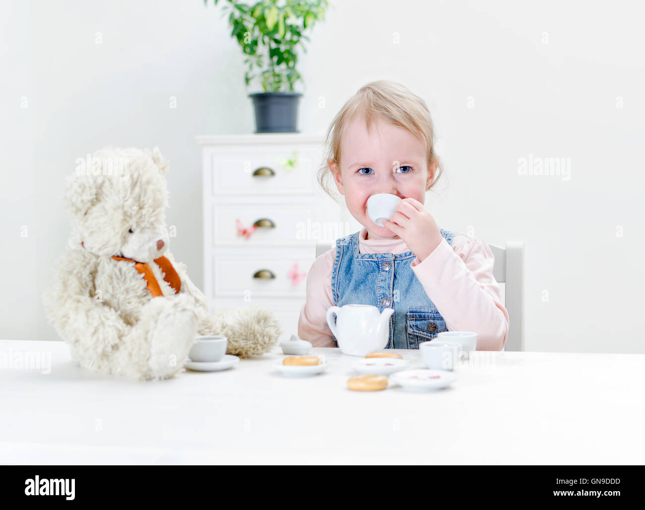 Child drink tea with bagels Stock Photo - Alamy