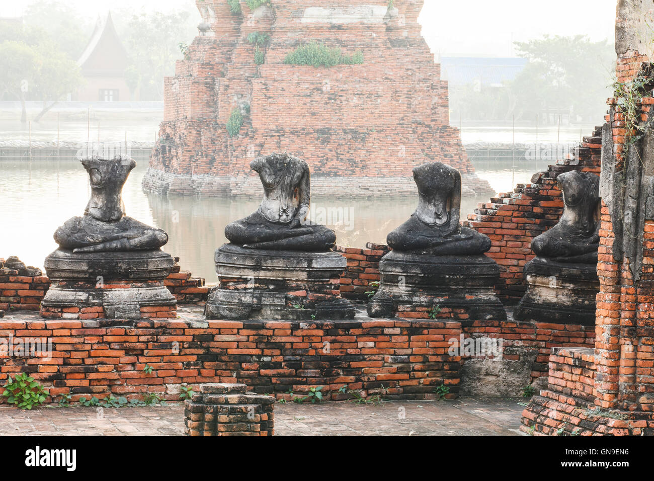 Flood statues hi-res stock photography and images - Alamy
