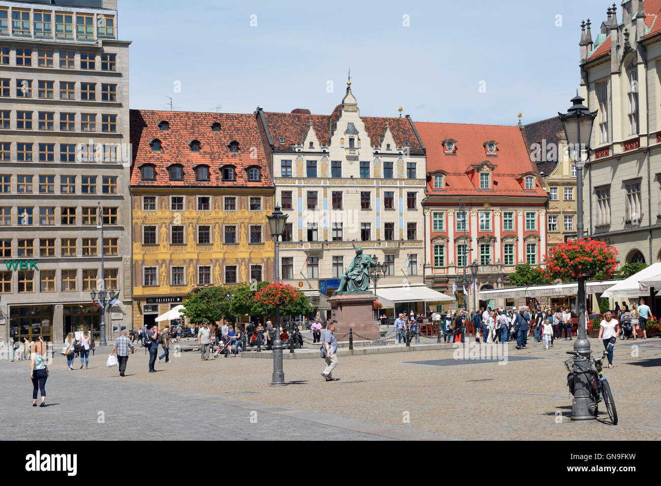 People of the Market Square in the Old Town of Wroclaw with the Statue ...