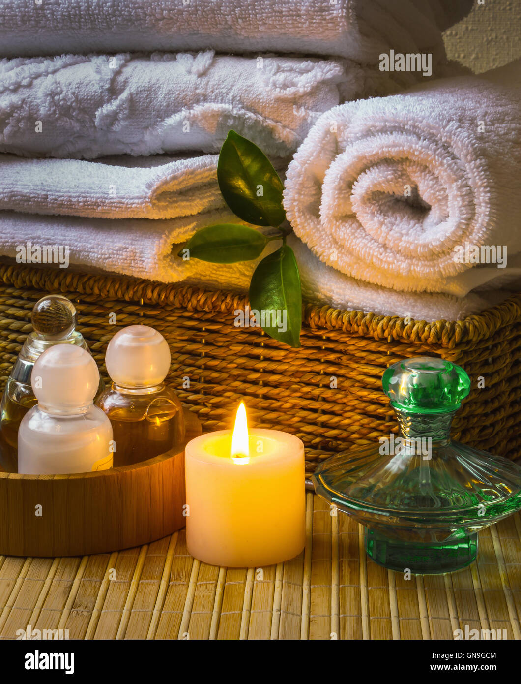 Spa with towels and candle Stock Photo - Alamy