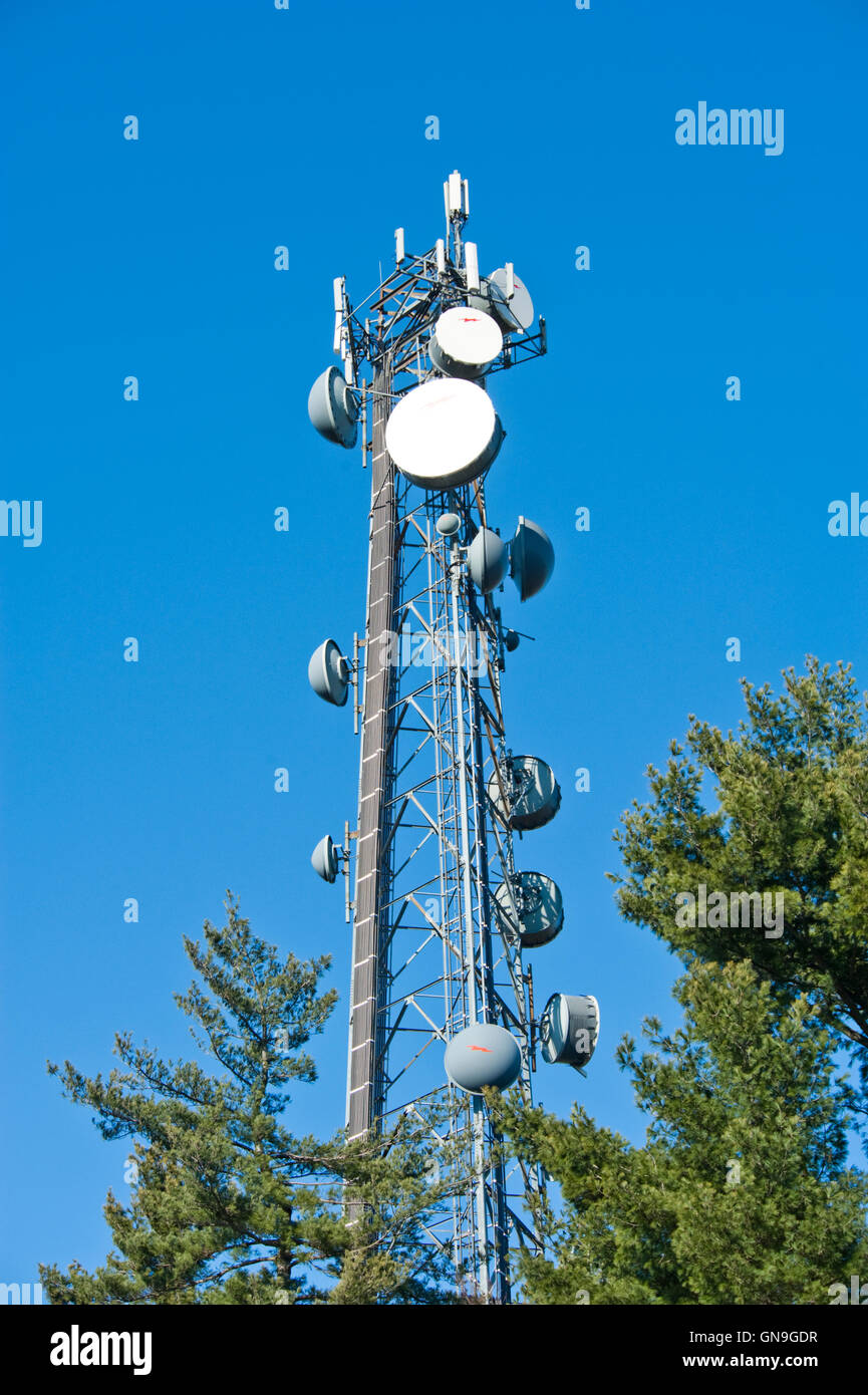 Cell phone tower red white hi-res stock photography and images - Alamy