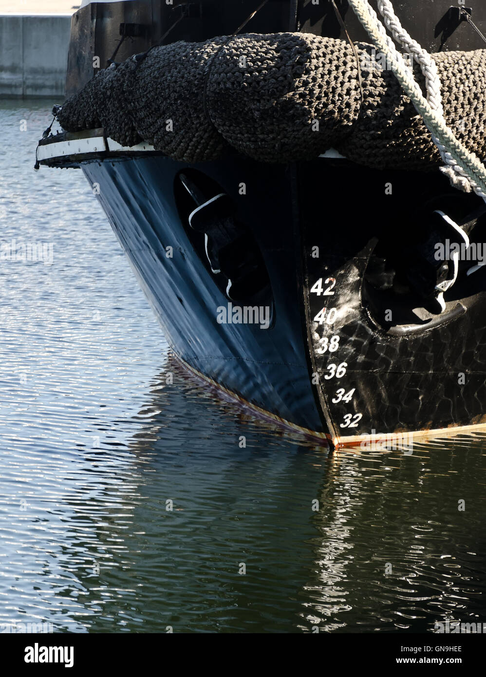 Bow of the old ship with anchor Stock Photo - Alamy