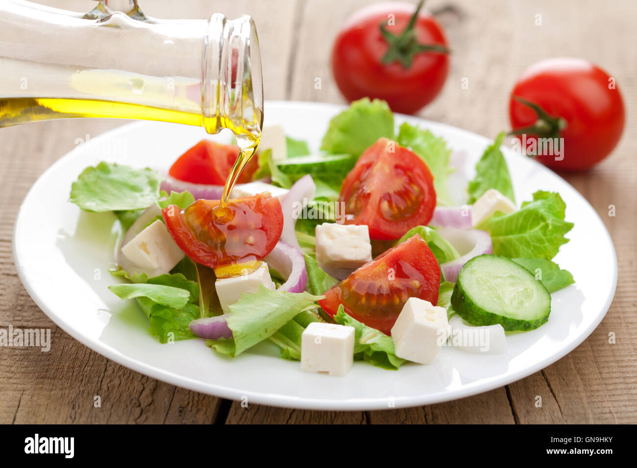 oil pouring over fresh salad Stock Photo - Alamy