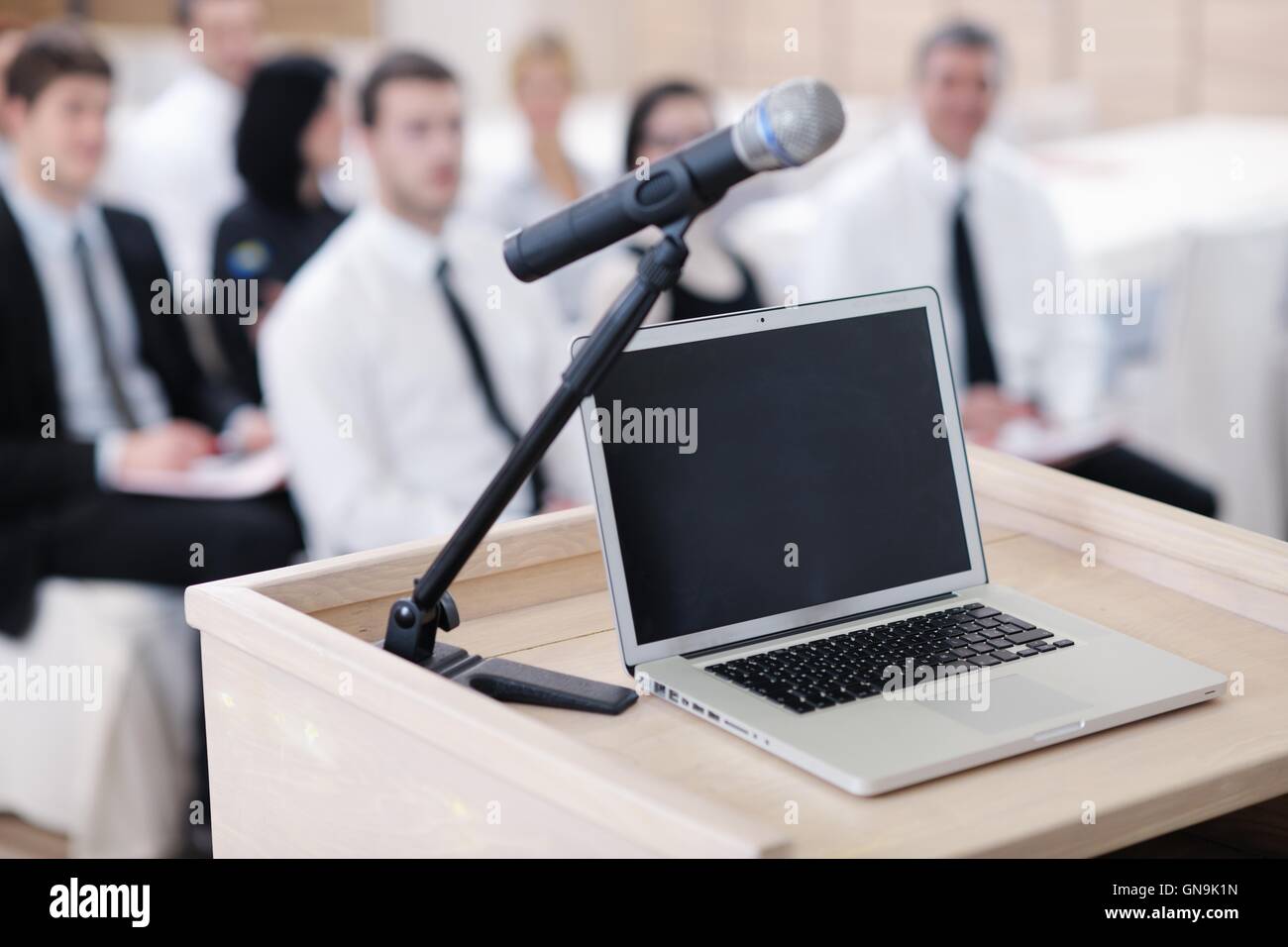 Press conference business design centre hi-res stock photography and ...