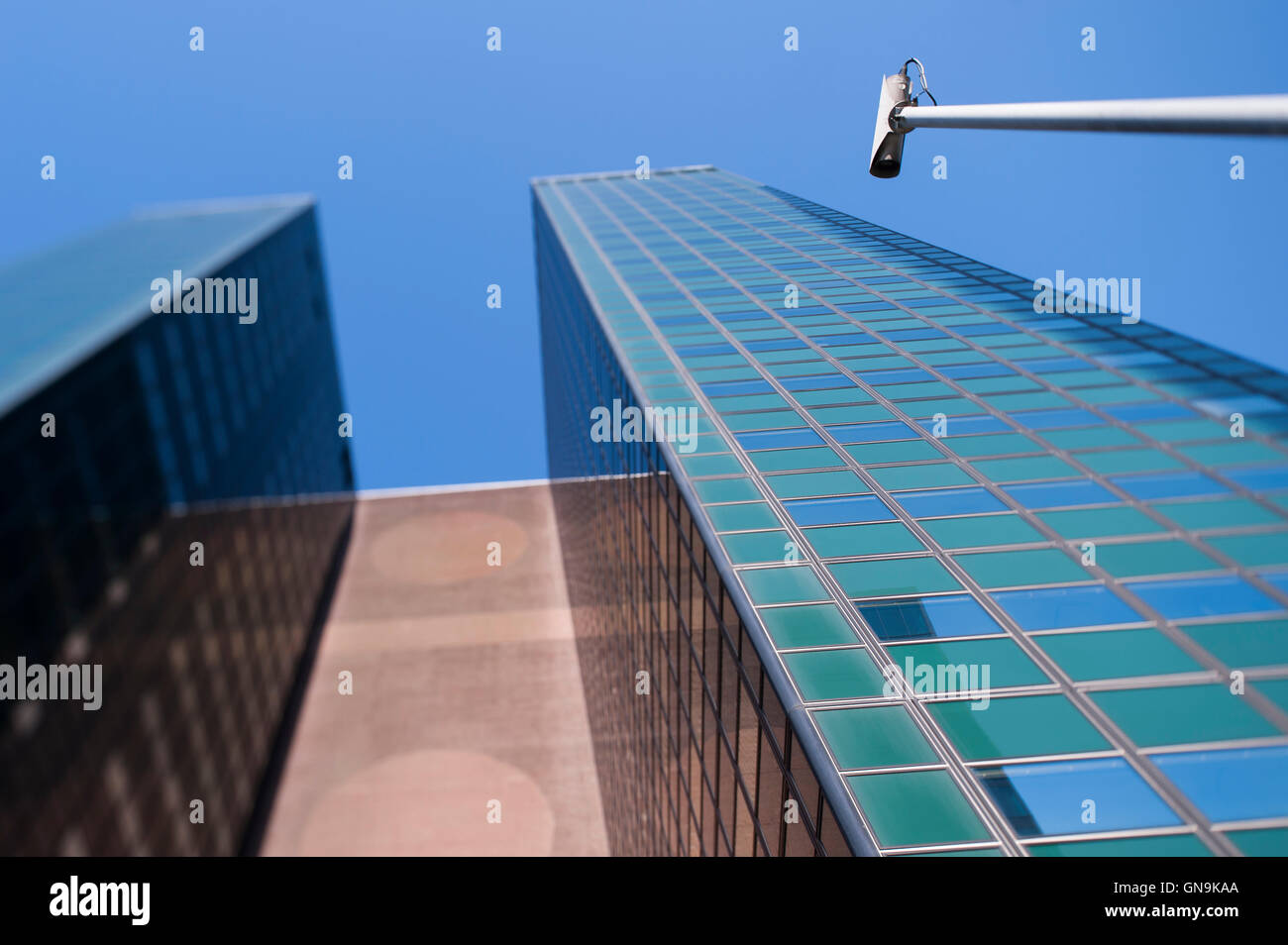 Security camera outside hi-res stock photography and images - Alamy