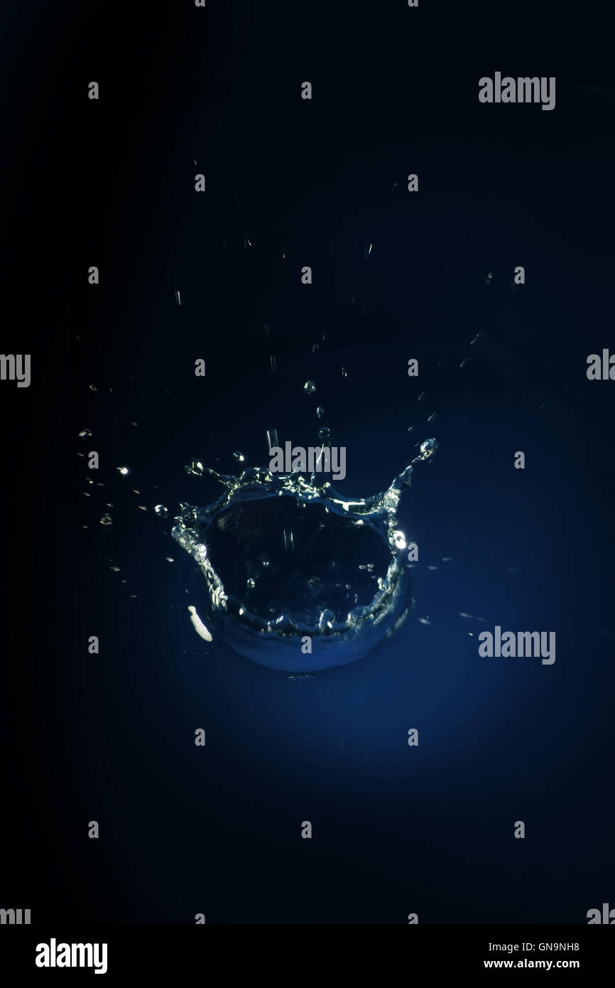 Splash and blue background hi-res stock photography and images - Alamy