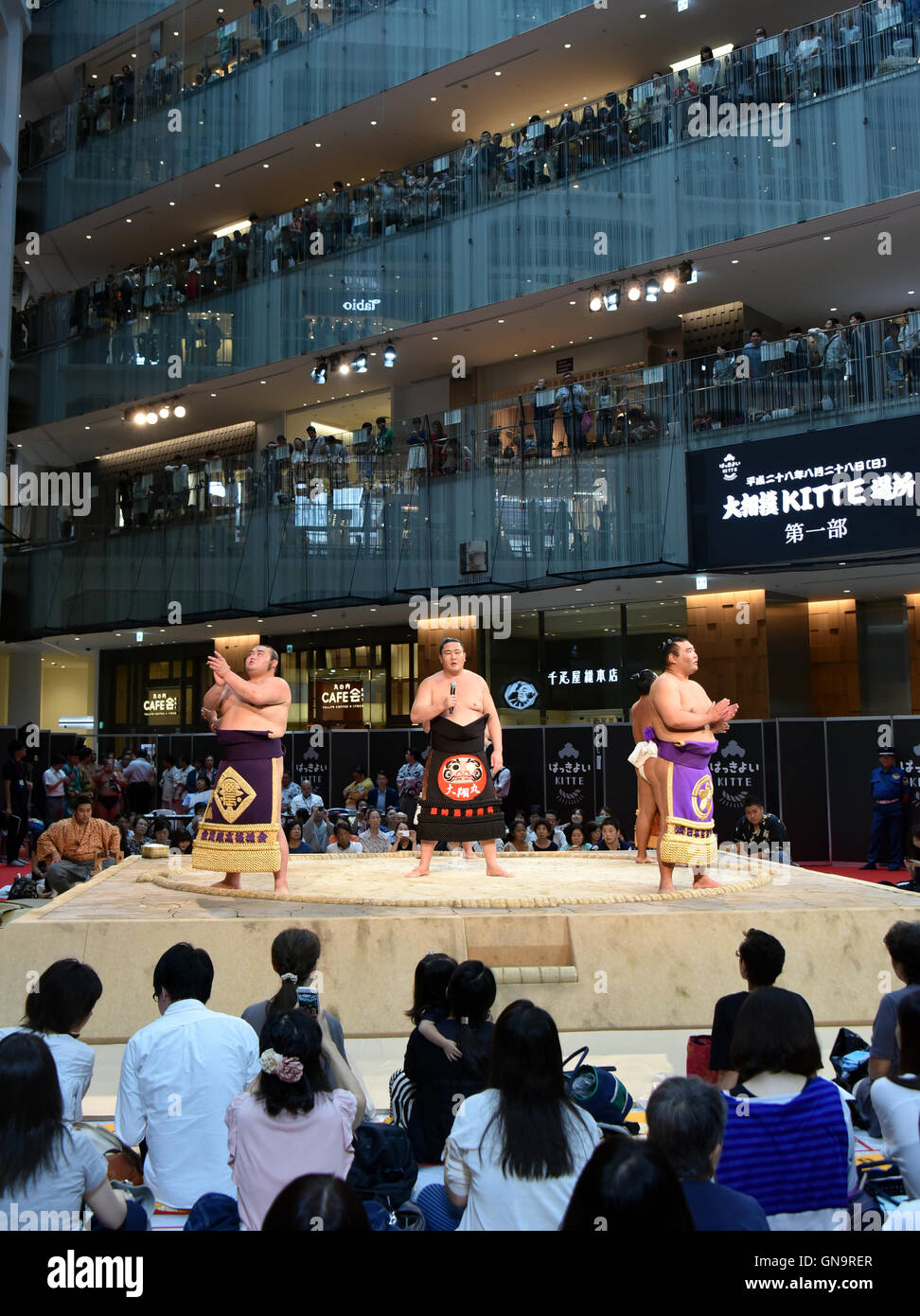 Tokyo, Japan. 28th Aug, 2016. Top-ranked sumo wrestlers put on a good ...